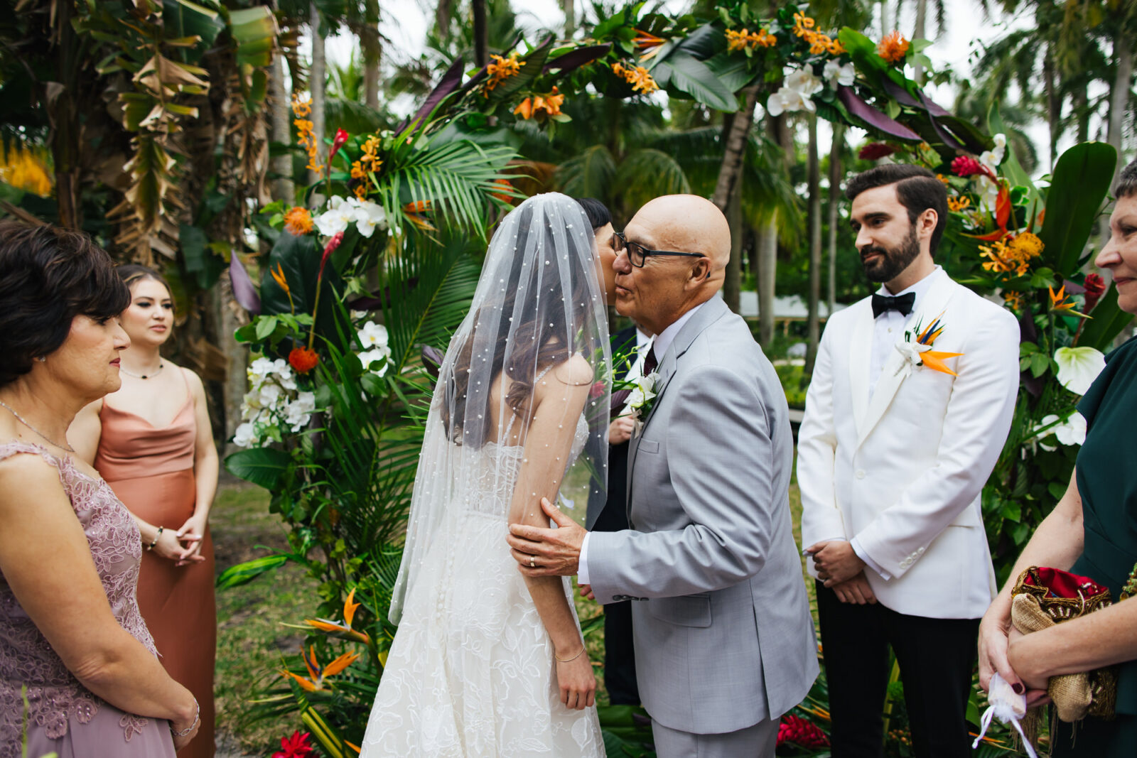 Stylish Destination Wedding at Richardson Historic Preserve | New York Wedding Photographer ...